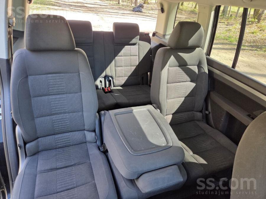 Melns Volkswagen Touran 2007 Rīga, ar dzinēja tilpumu 2.00 L un nobraukumu 335 tūkst. km par 2300 €, foto 9 vietnē AUTOMOTO.COM.LV