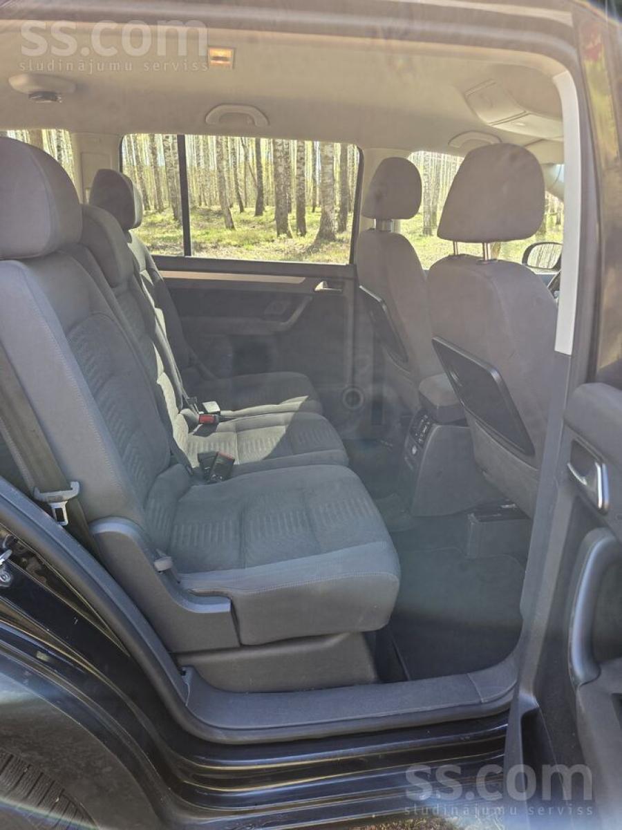 Melns Volkswagen Touran 2007 Rīga, ar dzinēja tilpumu 2.00 L un nobraukumu 335 tūkst. km par 2300 €, foto 11 vietnē AUTOMOTO.COM.LV