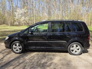 Melns Volkswagen Touran 2007 Rīga, ar dzinēja tilpumu 2.00 L un nobraukumu 335 tūkst. km par 2300 €, foto 14 vietnē AUTOMOTO.COM.LV