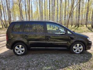 Melns Volkswagen Touran 2007 Rīga, ar dzinēja tilpumu 2.00 L un nobraukumu 335 tūkst. km par 2300 €, foto 15 vietnē AUTOMOTO.COM.LV