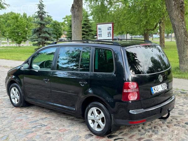 Melns Volkswagen Touran 2007 Jelgava, ar dzinēja tilpumu 1.90 L un nobraukumu 348 tūkst. km par 2150 €, foto 5 vietnē AUTOMOTO.COM.LV