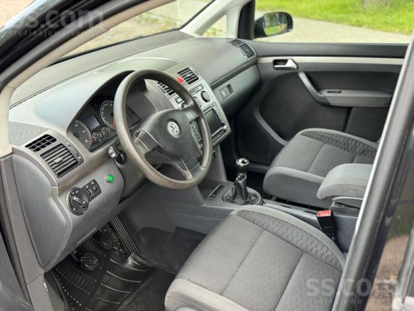 Melns Volkswagen Touran 2007 Jelgava, ar dzinēja tilpumu 1.90 L un nobraukumu 348 tūkst. km par 2150 €, foto 8 vietnē AUTOMOTO.COM.LV