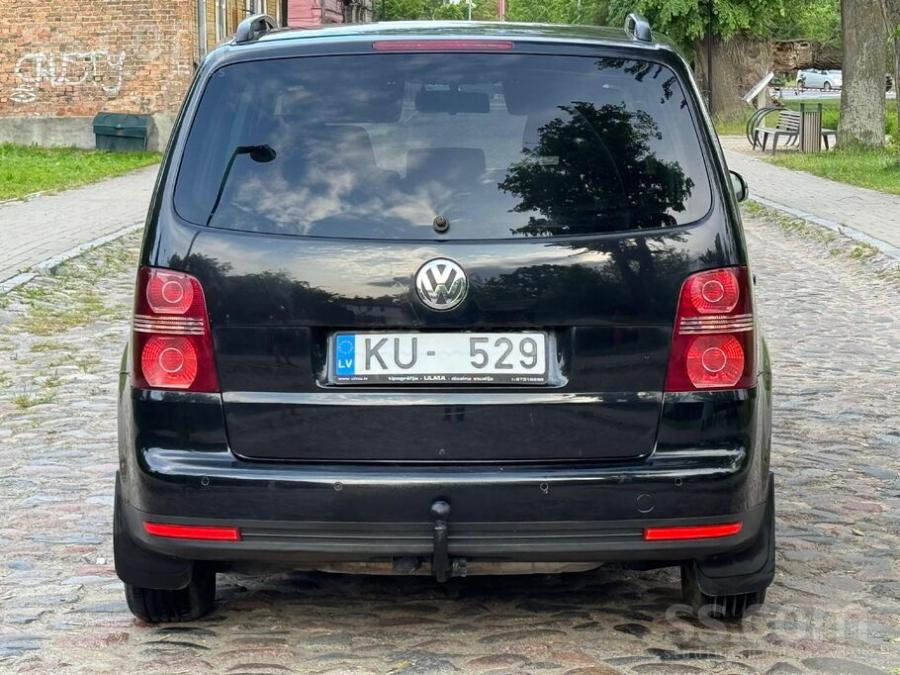 Black Volkswagen Touran 2007 in Jelgava, with an engine capacity of 1.90 L and mileage of 348 thousand km for 2150 €, photo 7 on AUTOMOTO.COM.LV