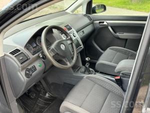 Black Volkswagen Touran 2007 in Jelgava, with an engine capacity of 1.90 L and mileage of 348 thousand km for 2150 €, photo 9 on AUTOMOTO.COM.LV