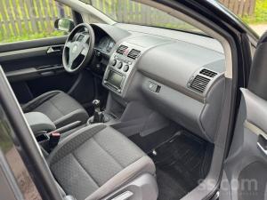 Black Volkswagen Touran 2007 in Jelgava, with an engine capacity of 1.90 L and mileage of 348 thousand km for 2150 €, photo 10 on AUTOMOTO.COM.LV