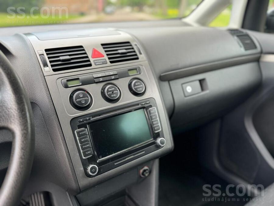 Black Volkswagen Touran 2007 in Jelgava, with an engine capacity of 1.90 L and mileage of 348 thousand km for 2150 €, photo 11 on AUTOMOTO.COM.LV