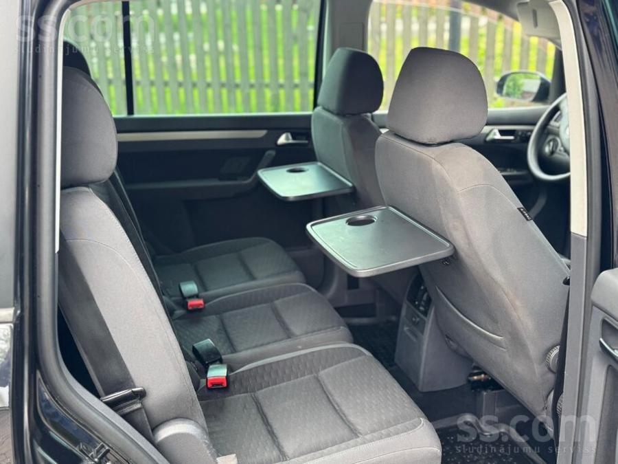 Black Volkswagen Touran 2007 in Jelgava, with an engine capacity of 1.90 L and mileage of 348 thousand km for 2150 €, photo 12 on AUTOMOTO.COM.LV