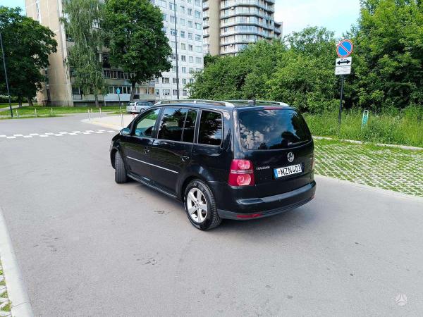 Melns Volkswagen Touran 2007 Viļņa, ar dzinēja tilpumu 1.90 L un nobraukumu 356 tūkst. km par 1999 €, foto 5 vietnē AUTOMOTO.COM.LV