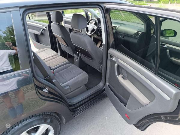 Melns Volkswagen Touran 2007 Viļņa, ar dzinēja tilpumu 1.90 L un nobraukumu 356 tūkst. km par 1999 €, foto 8 vietnē AUTOMOTO.COM.LV