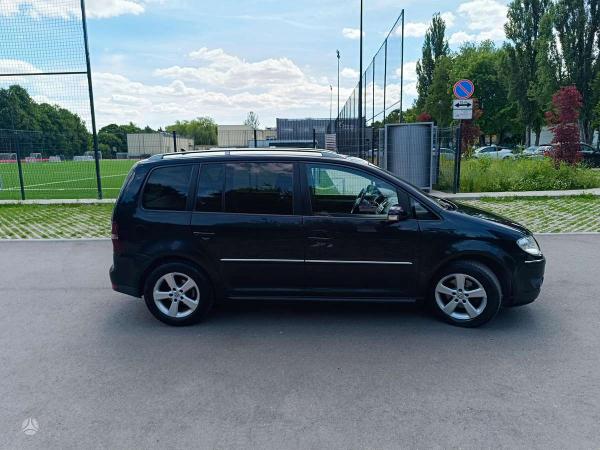 Black Volkswagen Touran 2007 in Vilnius, with an engine capacity of 1.90 L and mileage of 356 thousand km for 1999 €, photo 3 on AUTOMOTO.COM.LV