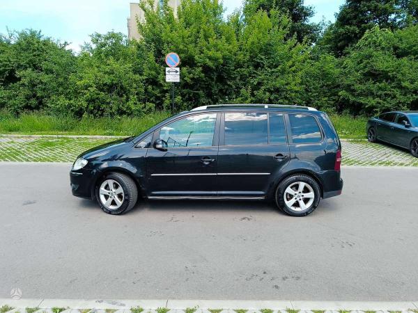 Black Volkswagen Touran 2007 in Vilnius, with an engine capacity of 1.90 L and mileage of 356 thousand km for 1999 €, photo 6 on AUTOMOTO.COM.LV