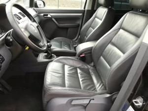 Black Volkswagen Touran 2007 in Saldus, with an engine capacity of 2.00 L and mileage of 257 thousand km for 4300 €, photo 5 on AUTOMOTO.COM.LV