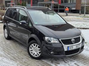 Melns Volkswagen Touran 2007 Rīga, ar dzinēja tilpumu 2.00 L un nobraukumu 220 tūkst. km par 2990 €, foto  vietnē AUTOMOTO.COM.LV