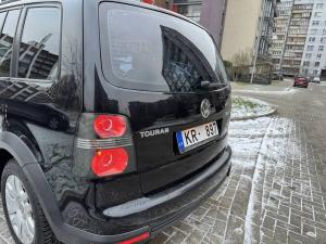 Black Volkswagen Touran 2007 in Riga, with an engine capacity of 2.00 L and mileage of 220 thousand km for 2990 €, photo 7 on AUTOMOTO.COM.LV