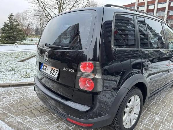 Black Volkswagen Touran 2007 in Riga, with an engine capacity of 2.00 L and mileage of 220 thousand km for 2990 €, photo 7 on AUTOMOTO.COM.LV