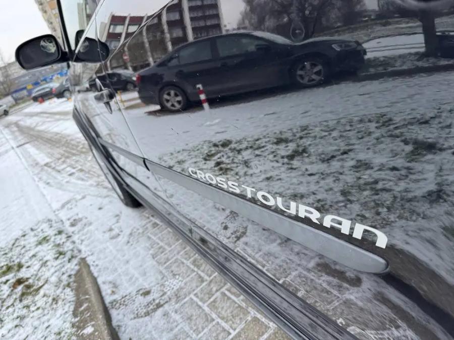 Black Volkswagen Touran 2007 in Riga, with an engine capacity of 2.00 L and mileage of 220 thousand km for 2990 €, photo 11 on AUTOMOTO.COM.LV