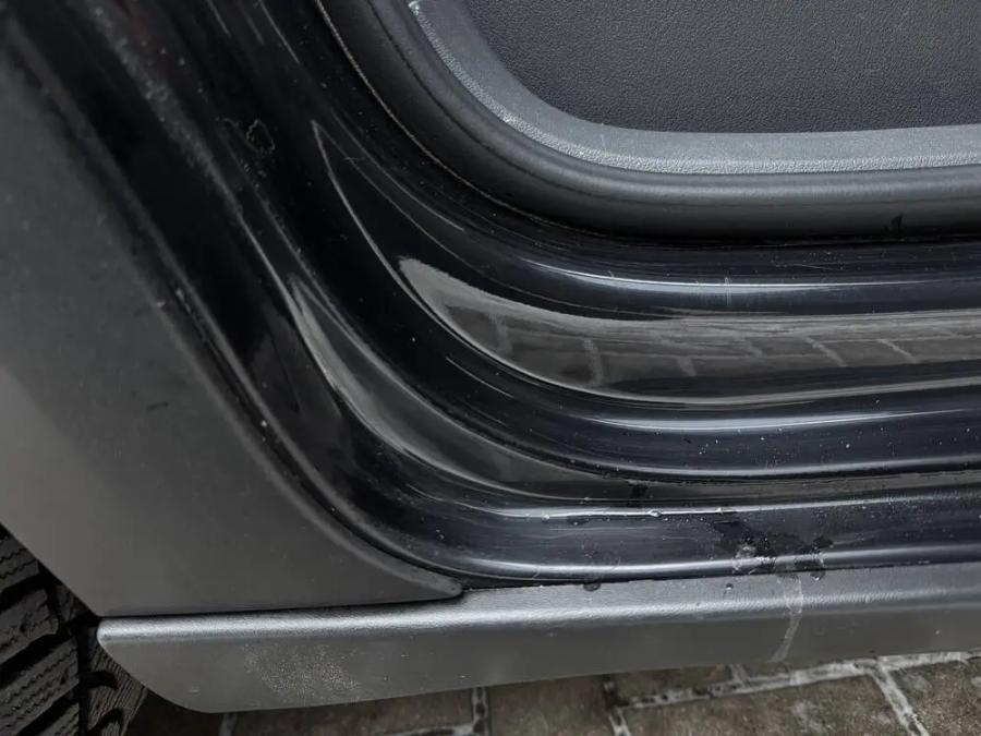 Black Volkswagen Touran 2007 in Riga, with an engine capacity of 2.00 L and mileage of 220 thousand km for 2990 €, photo 12 on AUTOMOTO.COM.LV