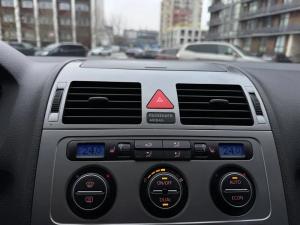 Black Volkswagen Touran 2007 in Riga, with an engine capacity of 2.00 L and mileage of 220 thousand km for 2990 €, photo 21 on AUTOMOTO.COM.LV