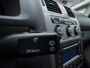 Black Volkswagen Touran 2007 in Riga, with an engine capacity of 2.00 L and mileage of 220 thousand km for 2990 €, photo 22 on AUTOMOTO.COM.LV