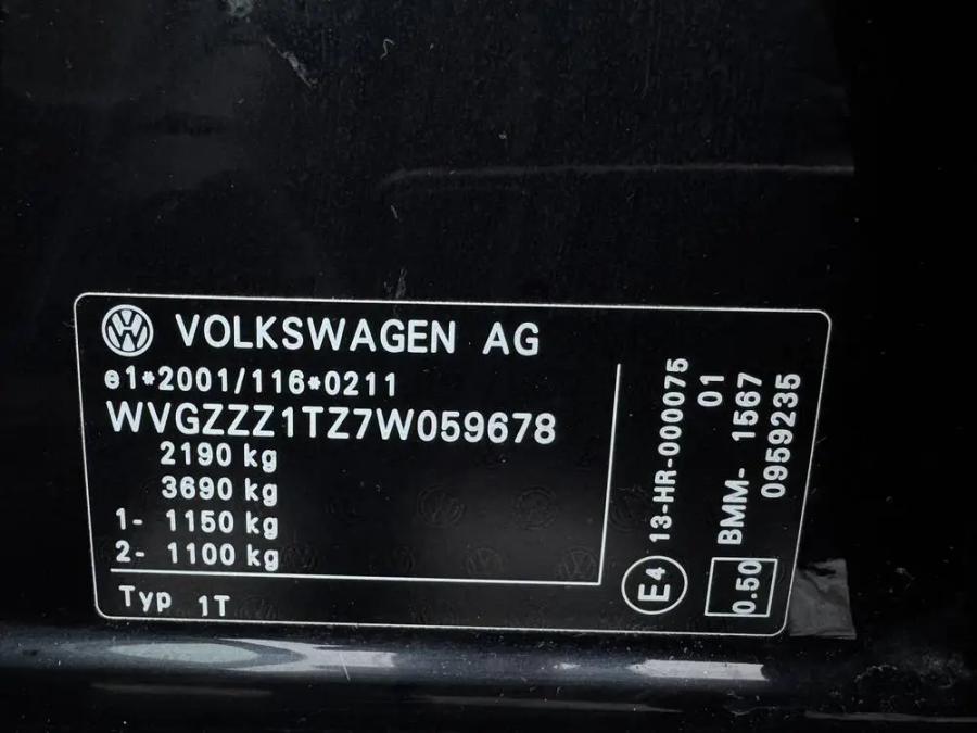Black Volkswagen Touran 2007 in Riga, with an engine capacity of 2.00 L and mileage of 220 thousand km for 2990 €, photo 28 on AUTOMOTO.COM.LV