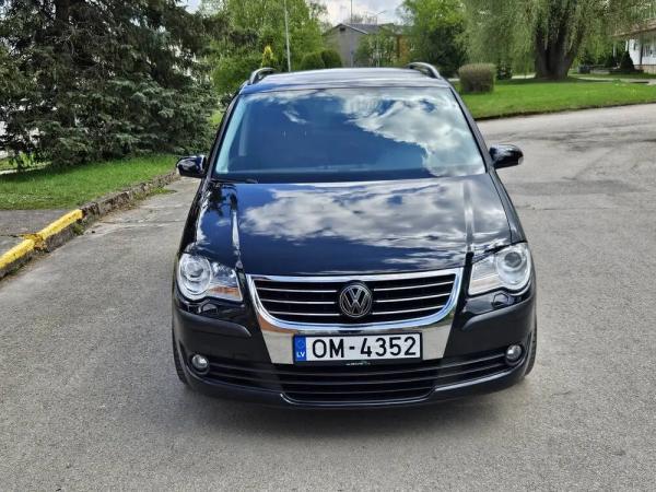 Черный Фольксваген Туран 2007 в Екабпилс, объемом двигателя 1.90 л и пробегом 280 тыс. км за 2990 €, фото 3 на AUTOMOTO.COM.LV