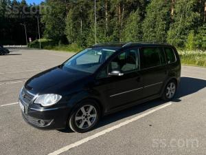 Melns Volkswagen Touran 2007 Rīga, ar dzinēja tilpumu 2.00 L un nobraukumu 391 tūkst. km par 2900 €, foto  vietnē AUTOMOTO.COM.LV