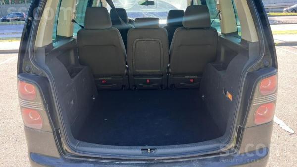 Black Volkswagen Touran 2007 in Riga, with an engine capacity of 2.00 L and mileage of 391 thousand km for 2900 €, photo 6 on AUTOMOTO.COM.LV