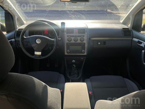 Black Volkswagen Touran 2007 in Riga, with an engine capacity of 2.00 L and mileage of 391 thousand km for 2900 €, photo 8 on AUTOMOTO.COM.LV