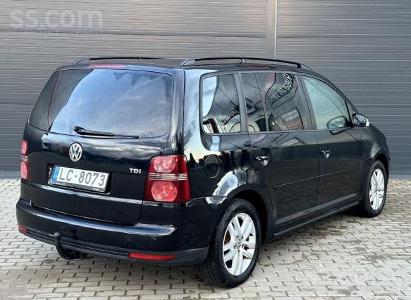 Black Volkswagen Touran 2007 in Jelgava, with an engine capacity of 2.00 L and mileage of 337 thousand km for 2850 €, photo 6 on AUTOMOTO.COM.LV