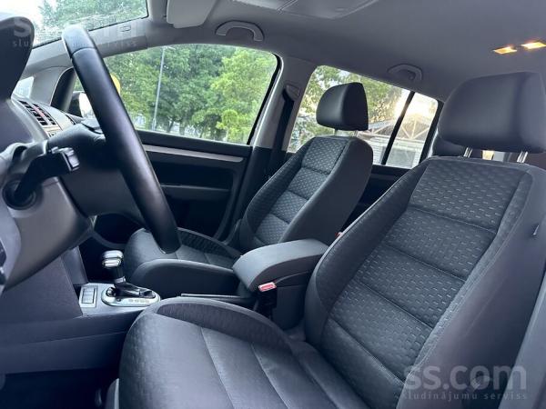 Black Volkswagen Touran 2007 in Jelgava, with an engine capacity of 2.00 L and mileage of 337 thousand km for 2850 €, photo 10 on AUTOMOTO.COM.LV