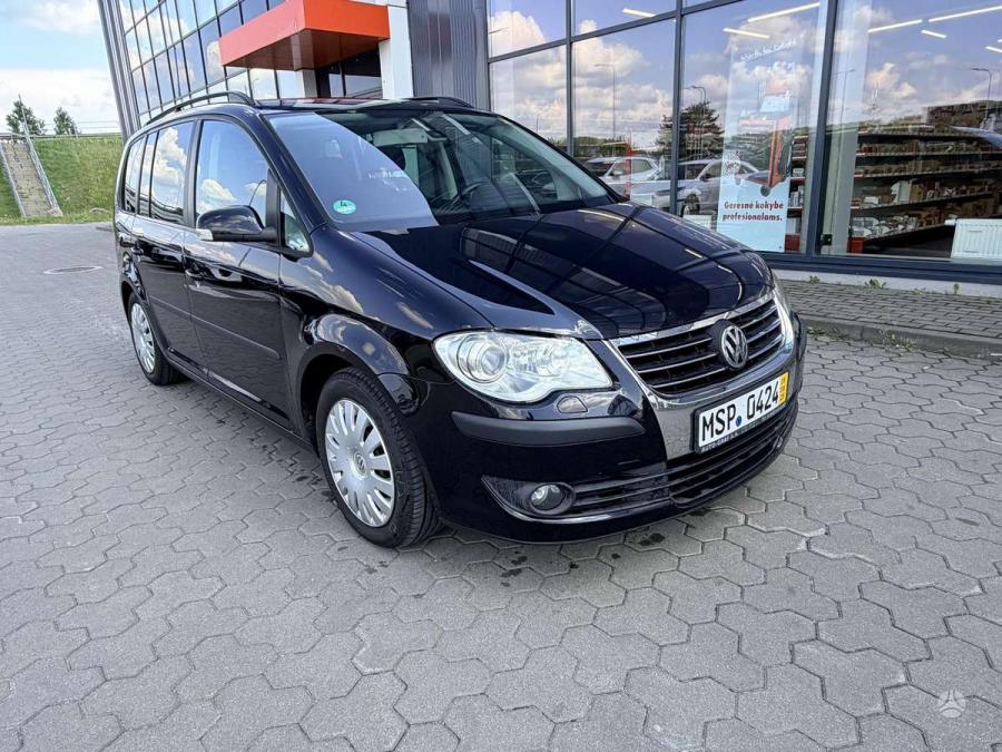 Black Volkswagen Touran 2007 in Vilnius, with an engine capacity of 1.97 L and mileage of 224 thousand km for 3700 €, photo 3 on AUTOMOTO.COM.LV