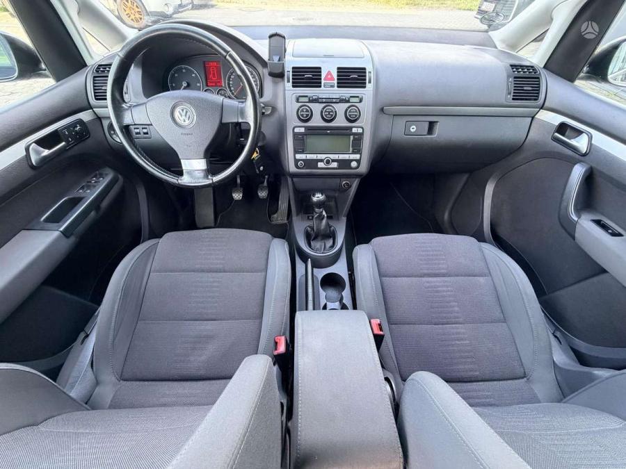 Black Volkswagen Touran 2007 in Vilnius, with an engine capacity of 1.97 L and mileage of 224 thousand km for 3700 €, photo 6 on AUTOMOTO.COM.LV