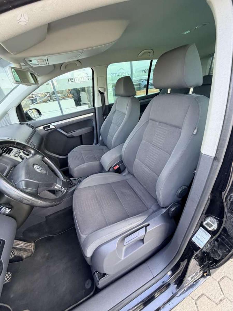 Black Volkswagen Touran 2007 in Vilnius, with an engine capacity of 1.97 L and mileage of 224 thousand km for 3700 €, photo 7 on AUTOMOTO.COM.LV
