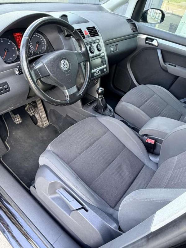 Black Volkswagen Touran 2007 in Vilnius, with an engine capacity of 1.97 L and mileage of 224 thousand km for 3700 €, photo 7 on AUTOMOTO.COM.LV
