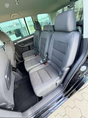 Black Volkswagen Touran 2007 in Vilnius, with an engine capacity of 1.97 L and mileage of 224 thousand km for 3700 €, photo 9 on AUTOMOTO.COM.LV