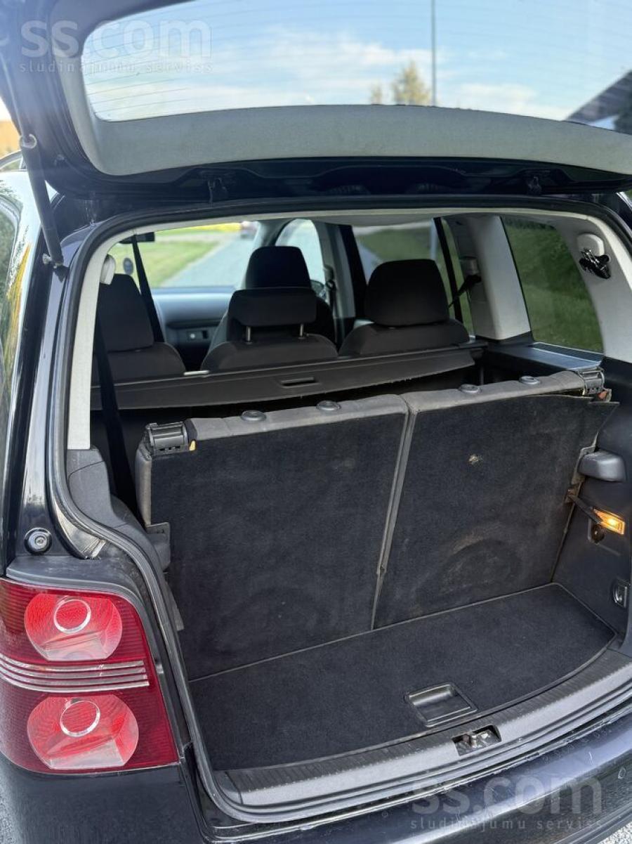 Melns Volkswagen Touran 2007 Kuldīga, ar dzinēja tilpumu 1.90 L un nobraukumu 388 tūkst. km par 2800 €, foto 7 vietnē AUTOMOTO.COM.LV