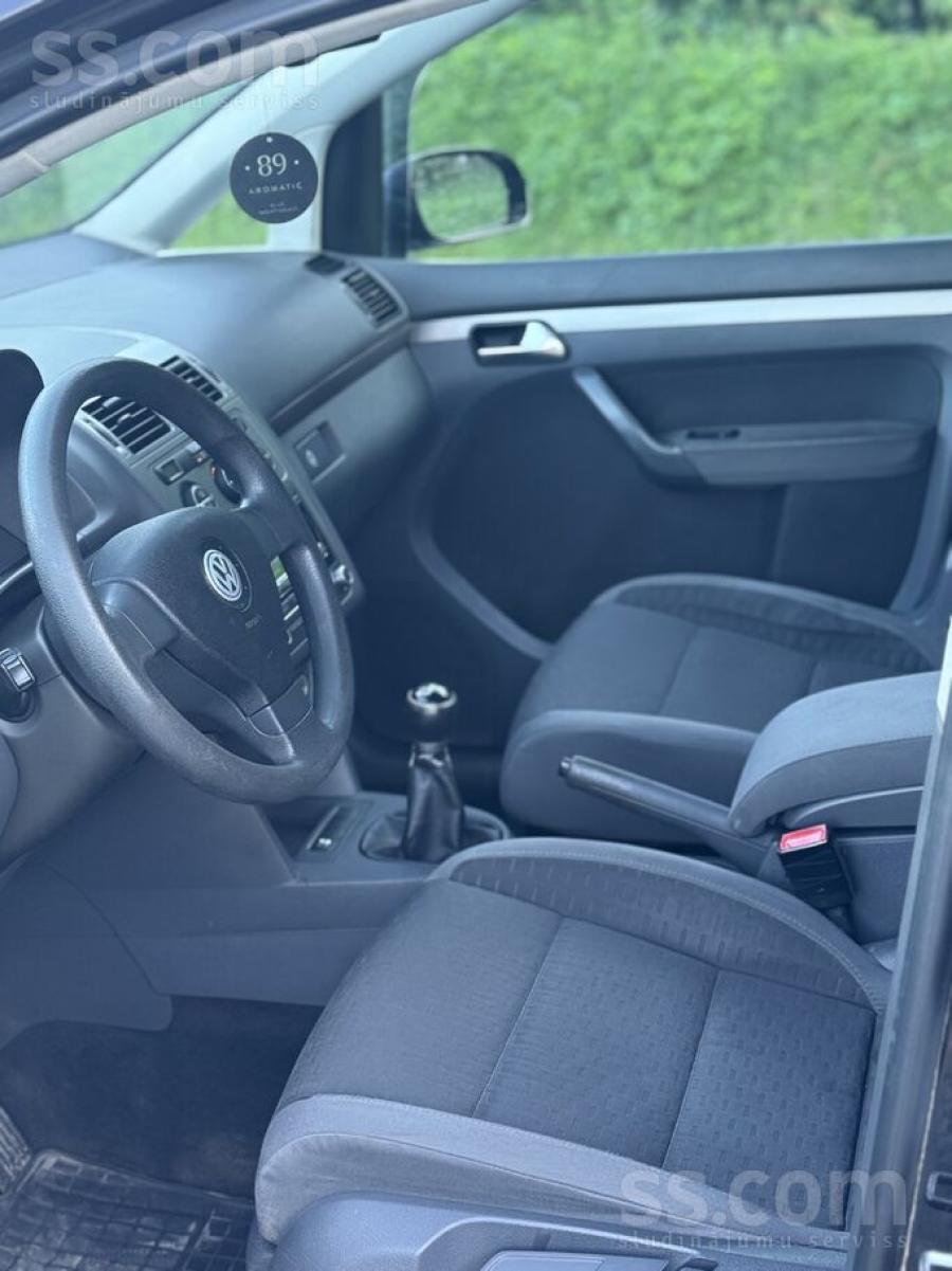 Melns Volkswagen Touran 2007 Kuldīga, ar dzinēja tilpumu 1.90 L un nobraukumu 388 tūkst. km par 2800 €, foto 9 vietnē AUTOMOTO.COM.LV