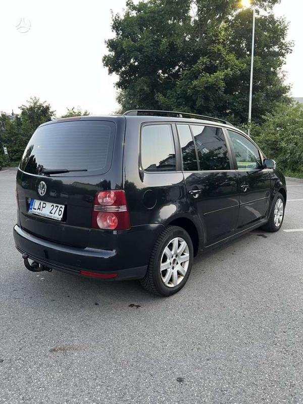 Black Volkswagen Touran 2007 in Kaunas, with an engine capacity of 1.90 L and mileage of 293 thousand km for 1500 €, photo 6 on AUTOMOTO.COM.LV