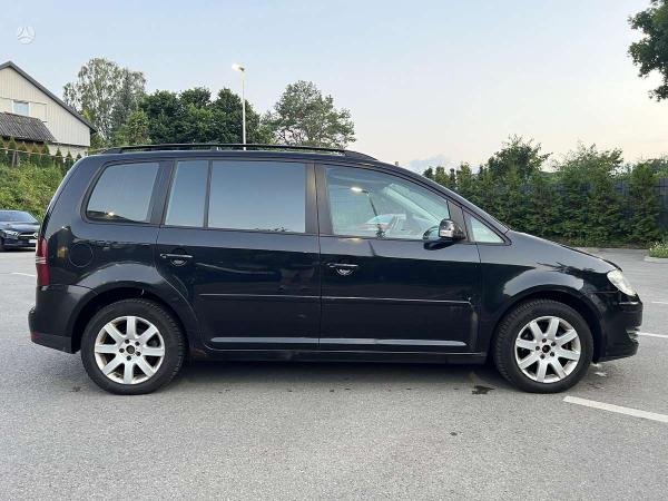 Black Volkswagen Touran 2007 in Kaunas, with an engine capacity of 1.90 L and mileage of 293 thousand km for 1500 €, photo 7 on AUTOMOTO.COM.LV