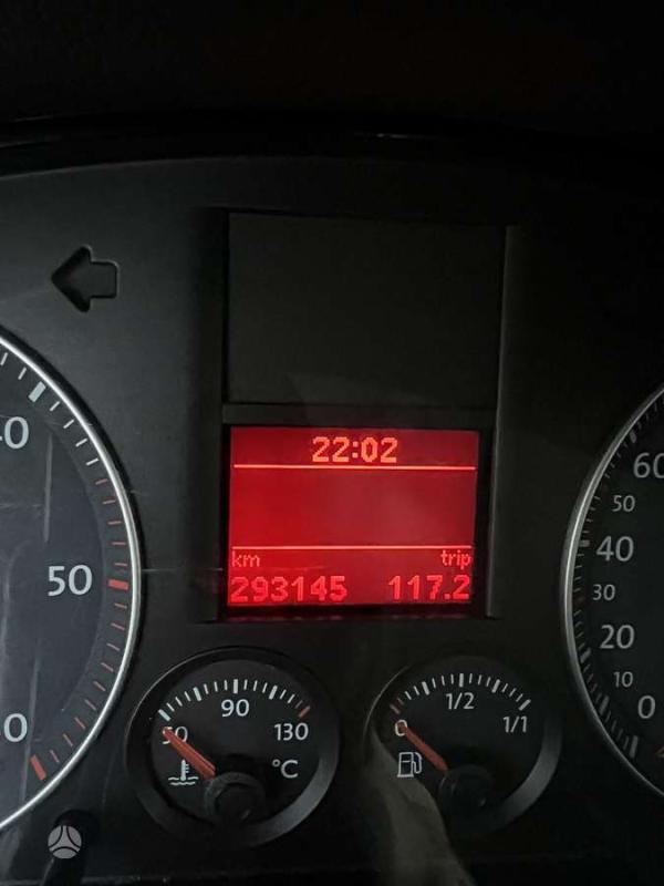 Black Volkswagen Touran 2007 in Kaunas, with an engine capacity of 1.90 L and mileage of 293 thousand km for 1500 €, photo 8 on AUTOMOTO.COM.LV