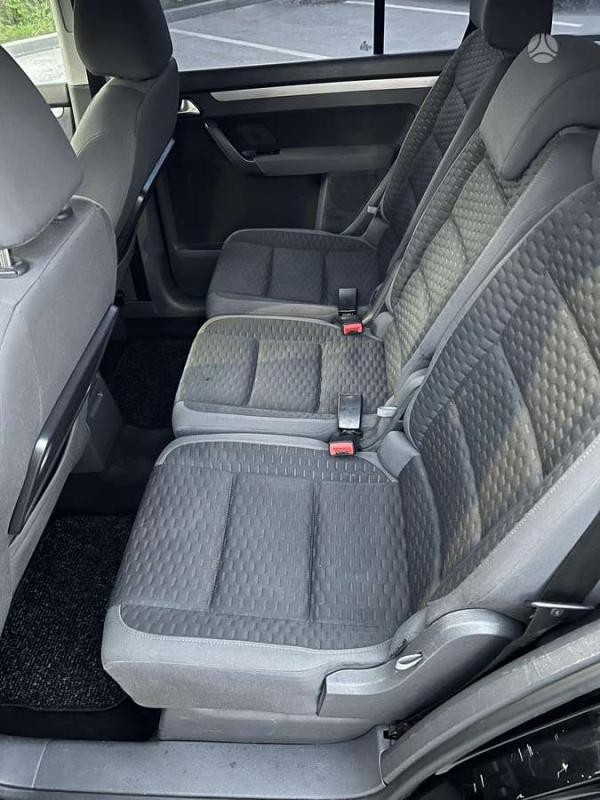 Black Volkswagen Touran 2007 in Kaunas, with an engine capacity of 1.90 L and mileage of 293 thousand km for 1500 €, photo 10 on AUTOMOTO.COM.LV
