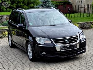 Melns Volkswagen Touran 2007 Viļņa, ar dzinēja tilpumu 2.00 L un nobraukumu 334 tūkst. km par 3200 €, foto  vietnē AUTOMOTO.COM.LV