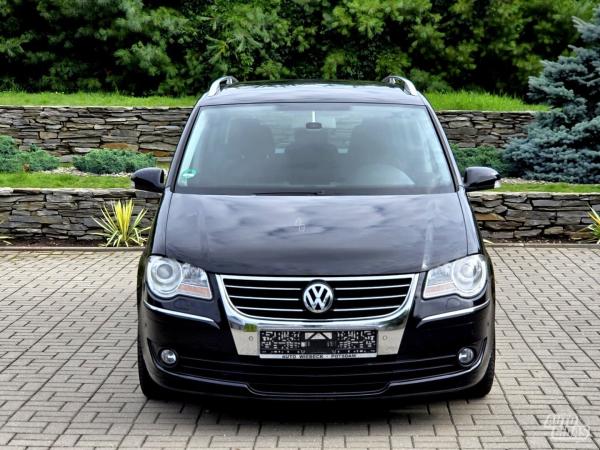 Melns Volkswagen Touran 2007 Viļņa, ar dzinēja tilpumu 2.00 L un nobraukumu 334 tūkst. km par 3200 €, foto 2 vietnē AUTOMOTO.COM.LV