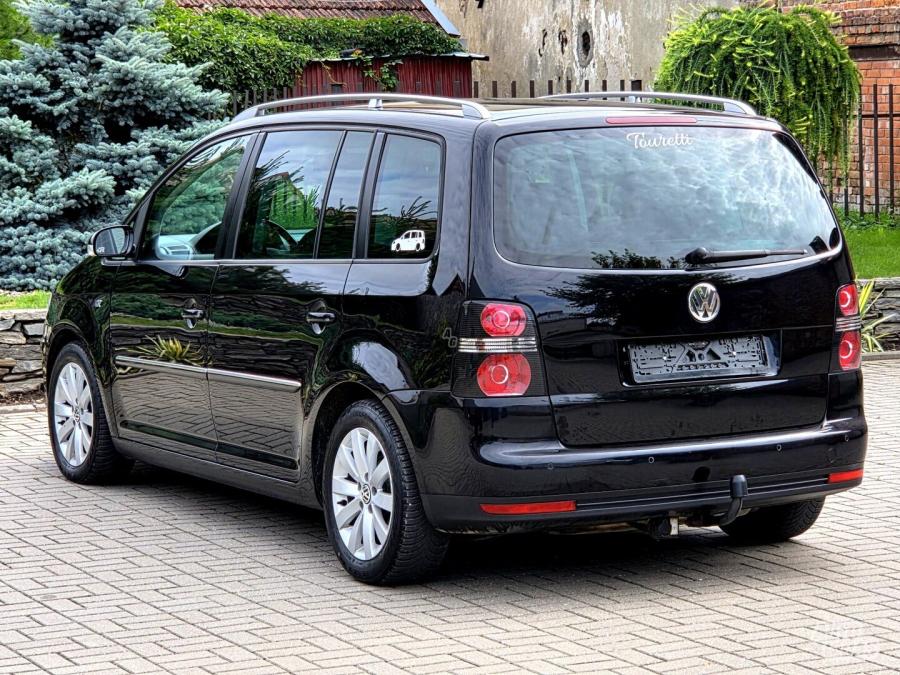 Black Volkswagen Touran 2007 in Vilnius, with an engine capacity of 2.00 L and mileage of 334 thousand km for 3200 €, photo 6 on AUTOMOTO.COM.LV