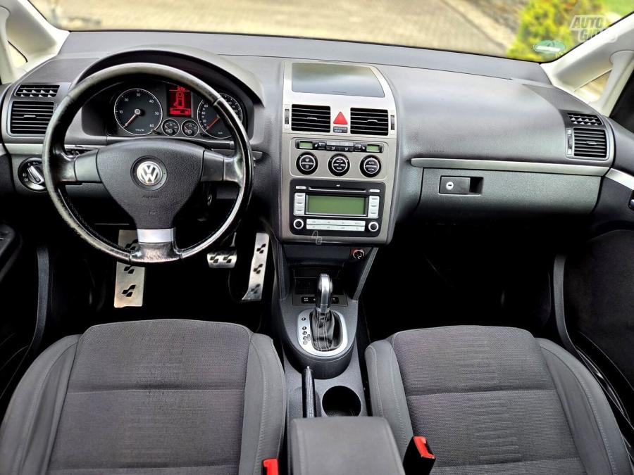 Black Volkswagen Touran 2007 in Vilnius, with an engine capacity of 2.00 L and mileage of 334 thousand km for 3200 €, photo 15 on AUTOMOTO.COM.LV
