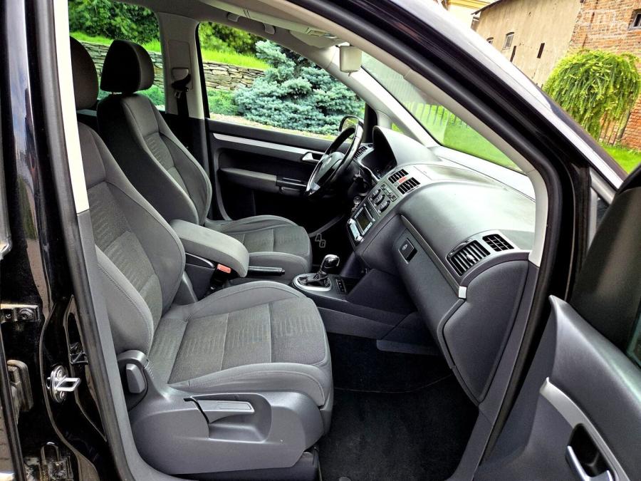 Black Volkswagen Touran 2007 in Vilnius, with an engine capacity of 2.00 L and mileage of 334 thousand km for 3200 €, photo 18 on AUTOMOTO.COM.LV