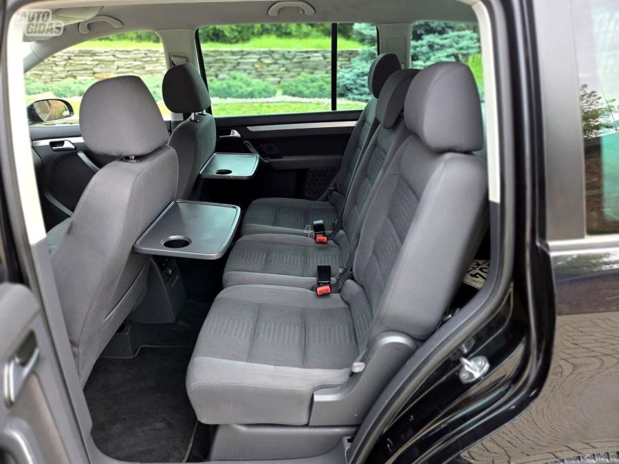 Black Volkswagen Touran 2007 in Vilnius, with an engine capacity of 2.00 L and mileage of 334 thousand km for 3200 €, photo 21 on AUTOMOTO.COM.LV
