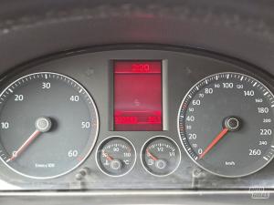 Black Volkswagen Touran 2007 in Vilnius, with an engine capacity of 2.00 L and mileage of 334 thousand km for 3200 €, photo 25 on AUTOMOTO.COM.LV