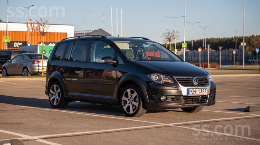 Melns Volkswagen Touran 2007 Rīga, ar dzinēja tilpumu 2.00 L un nobraukumu 276 tūkst. km par 2990 €, foto 1 vietnē AUTOMOTO.COM.LV
