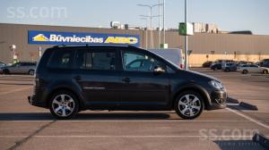 Melns Volkswagen Touran 2007 Rīga, ar dzinēja tilpumu 2.00 L un nobraukumu 276 tūkst. km par 2990 €, foto 3 vietnē AUTOMOTO.COM.LV